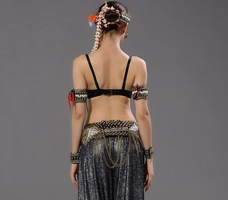Top antiguo con las cadenas del metal, desgaste de la bailarina de la danza del vientre del oro de la práctica de la danza de vientre