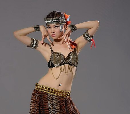 Top antiguo con las cadenas del metal, desgaste de la bailarina de la danza del vientre del oro de la práctica de la danza de vientre