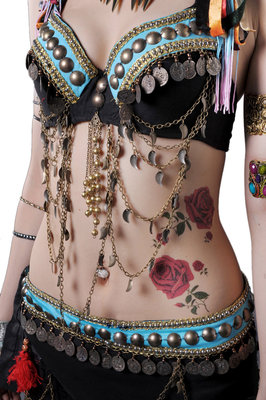 Efectúe los trajes tribales de la danza de vientre del funcionamiento para las mujeres con las borlas