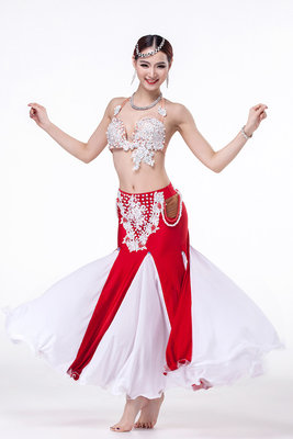 Los equipos de la bailarina de la danza del vientre del color del contraste con bordado del cordón rematan y bordean el sistema