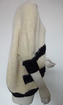 Suéteres con cuello de pico del jersey de las señoras con hilados peludos