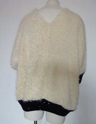 Suéteres con cuello de pico del jersey de las señoras con hilados peludos