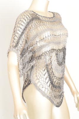 La ropa hecha a ganchillo mano hecha punto dobladillo curvy de los suéteres el en semi-círculo remata