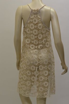 El vestido/las señoras bordados del cuello de tirante del ganchillo forma la ropa