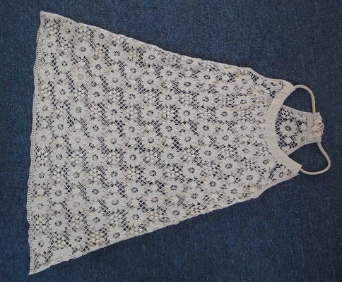 El vestido/las señoras bordados del cuello de tirante del ganchillo forma la ropa