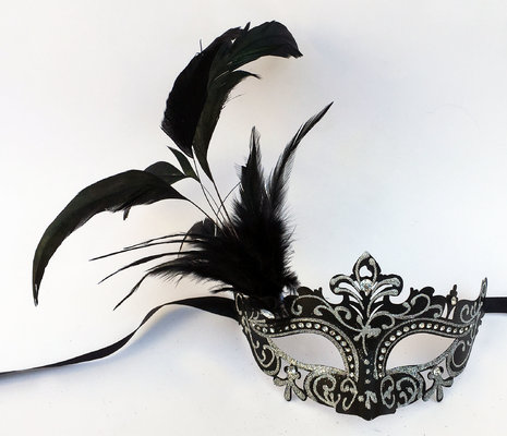 Colombina Plastic mask with feather   10”  PF3029F
