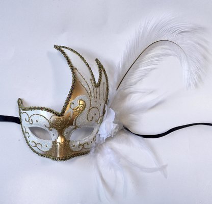 Colombina Plastic mask with ostrich feather     13” PF0803R GOLD