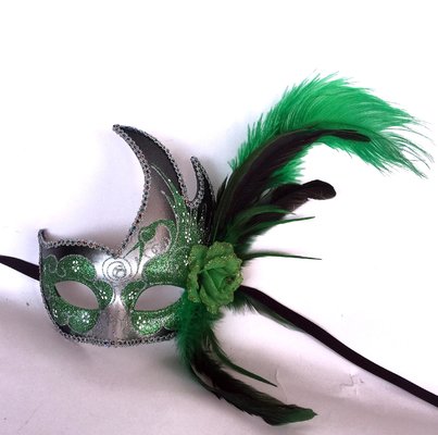 Colombina Plastic mask with ostrich feather     13” PF0803R SILVER