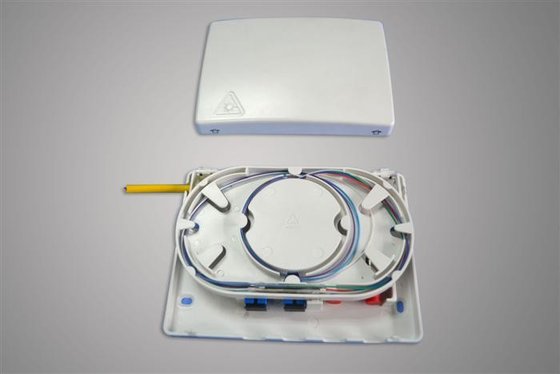 SC / FC Small Wall Mounted Fiber Optic FTTH Terminal Box , 4 Core