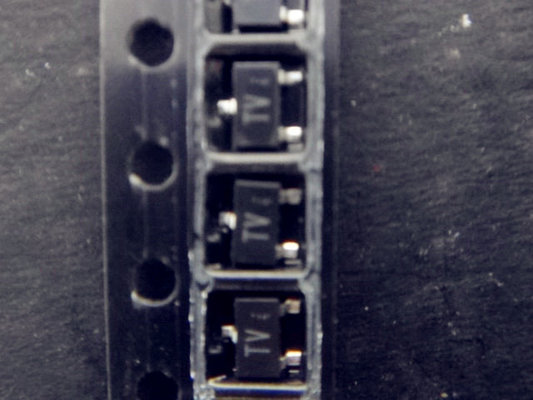 Digital Integrated Circuits RTR030P02 Multiplexers & Demultiplexers 3.3V 4x2:1 Mux / Demux for Hot Swap Applic