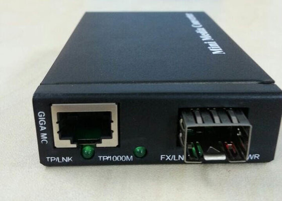 Mini 10/100Base TX alla fibra ottica del convertitore di media di 100Base FX con la cassa del ferro