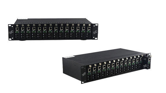 I telai 19" 14 dello scaffale del convertitore di media di OPTOSTAR 2U scanalano il convertitore autonomo di media