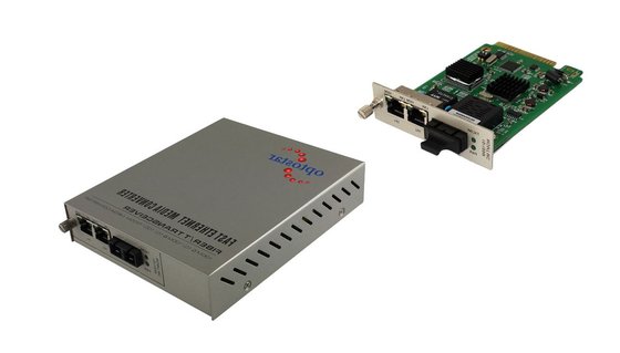 La ripresa esterna ha diretto il convertitore a fibra ottica 10/100Base-TX di media a 100Base-FX