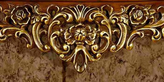 Tableau de console reflété par antiquité décorative à la maison de Brown de miroir de coiffeuse