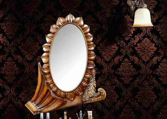 Solo gabinete de cuarto de baño de la antigüedad del fregadero con muebles de la decoración del espejo