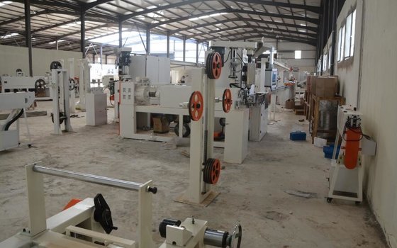 HOOHA Team On Egpyt , Wire Extrusion Machine High Speed 65KW 6000kgs ABB Motor supplier