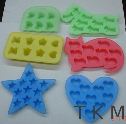 cheap  Coloured Kids Silicone Kitchen Utensils Heart Shape Abrasion Resistant