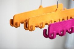 Red / Yellow / Pink Mens Tie Rack Hanger Velvet Non Slip Hangers 395*65*7mm
