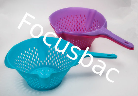 FBAB303 for wholesales BPA free colander with nozzle and long handle supplier