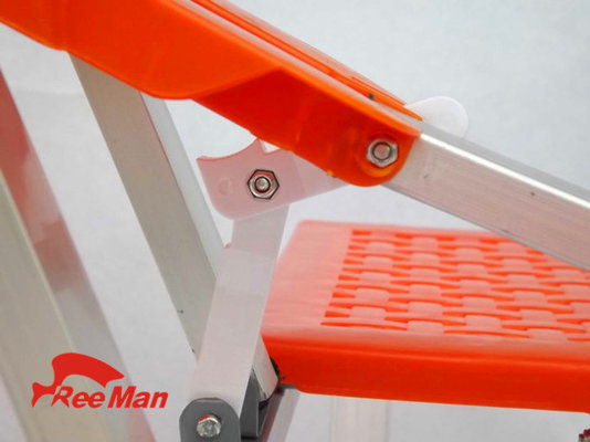 Luxury Durable Easy Cleaning Foldable Camping Table And Chairs In Plastic Red