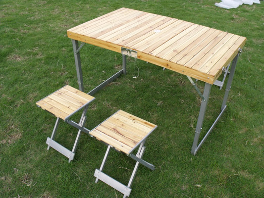 Le Tableau et les chaises de pique-nique se pliants de camping de valise extérieure faciles portent les voitures intérieures