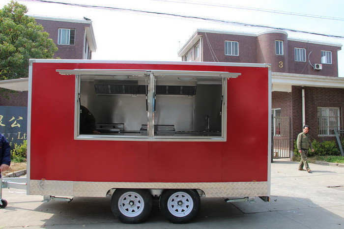 3.9M Length Red Color Fast Street Commercial Food Vans With CE Certificates