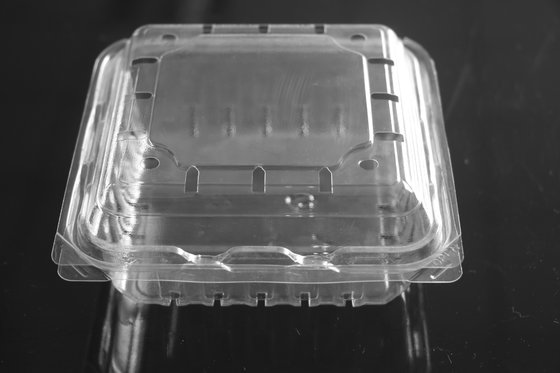Manufactury Disposable plastic fruit tray 180 grams punnet with holes PET plastic fruit box  packaging box FDA approved