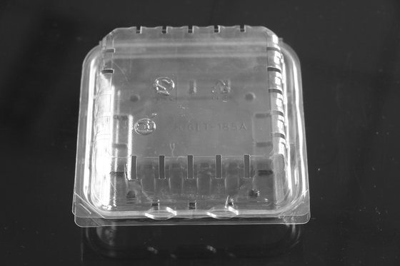 Manufactury Disposable plastic fruit tray 180 grams punnet with holes PET plastic fruit box  packaging box FDA approved