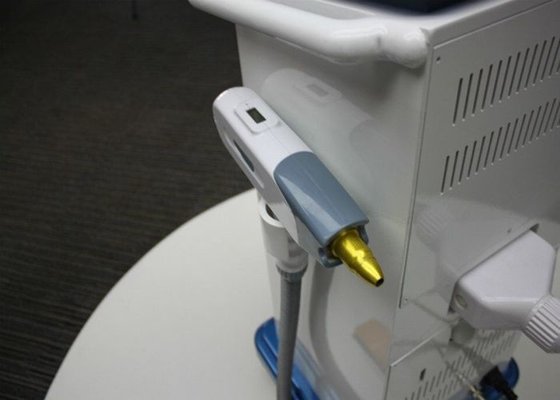 pulse wideth 8ns±2ns 800W Q Switched ND Yag Laser Tattoo Removal Machine