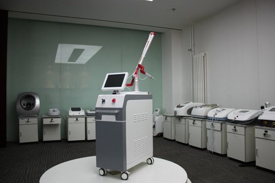 Continue working with intervals portable tattoo removal laser/machine