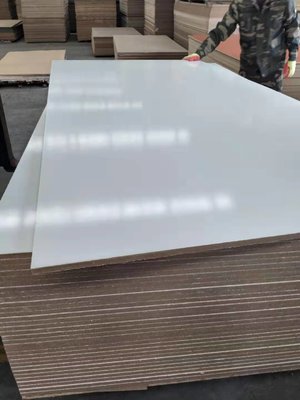 China Furniture Plain MDF Board / Melamine MDF for Saudi arabia,Qatar,Dubai.U.A.E