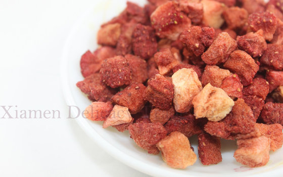 Lyophilized Freeze Dried Strawberries Fruit Diced 6*6*6mm None Additive