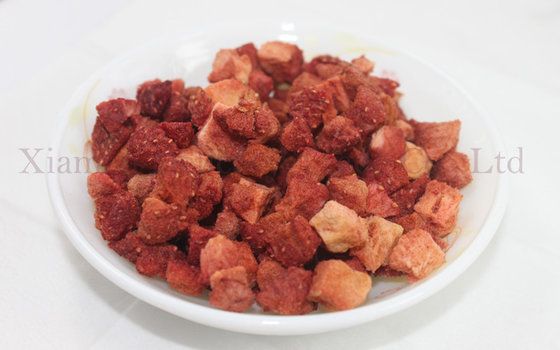 Lyophilized Freeze Dried Strawberries Fruit Diced 6*6*6mm None Additive