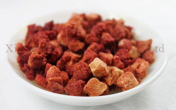 Lyophilized Freeze Dried Strawberries Fruit Diced 6*6*6mm None Additive