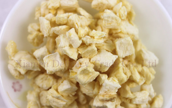 Delicious 10*10*10mm Freeze Dried Pineapple Dices for Beverage and Baking