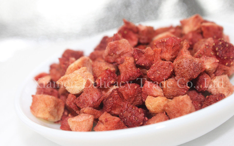 Red Natural Freeze Dried Strawberries Dices Cubes for Desserts