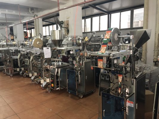 Automatic Multihead Filling Ice Pop/ice lolly/ soft bottle spray filling and sealing machine for Juice