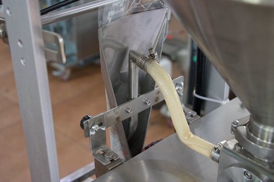 high accuracy factory price Autompatic tomato ketchup /fruit juice packing machine