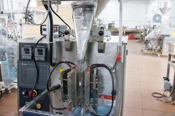 99% high accuracy Autompatic tomato ketchup /fruit juice/Water/cookies oil packing machine