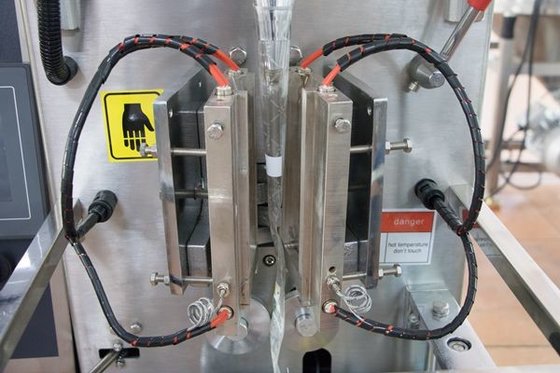 high accuracy factory price Autompatic tomato ketchup /fruit juice packing machine