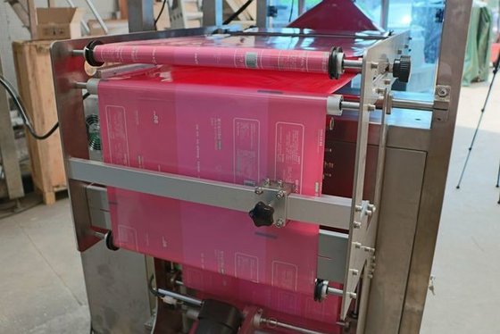 full automatic high performance snack packing machine/Potato Chips packaging machine/Puffed Food packaging machine