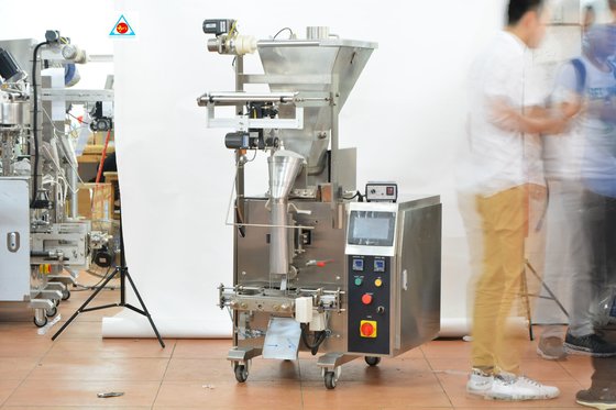 Fully automatic sachet spice chilli seasoning powder packaging packing machine