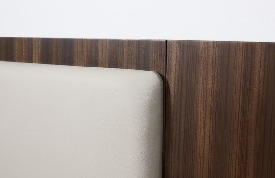 Hyatt Regency 5-star hotel new design zebra wood veneer king size headboard with platform bed base and nightstand