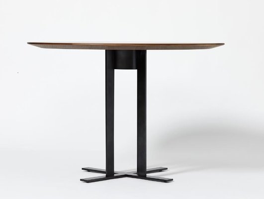 Hotel bedroom furniture Walnut wood veneer black metal base round dining table