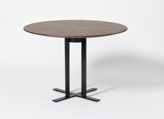Hotel bedroom furniture Walnut wood veneer black metal base round dining table