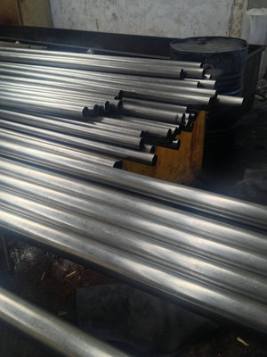 10mm St37 a recuit la tuyauterie d'acier au carbone de précision/tuyau d'acier au carbone soudé DIN 2391