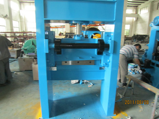 440Kw a enduit la machine d'une première couche de peinture en acier de découpeuse de bobine, la machine hydraulique de Decoiler 4mm - 12mm