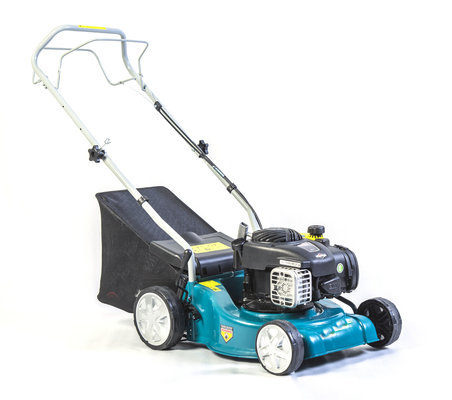 Popular Petrol Lawn Mower , Petrol Grass Cutter 25-27mm 7 Level Cutting Height Plastic Deck