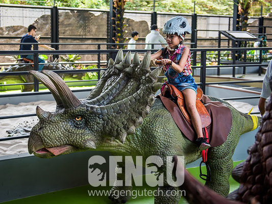 Anchiceratops Walking Ride Dilophosaurus Ride