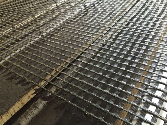 Earth Work Project Black Woven Asphalt Geogrid Virgin Fiberglass Yarn CE / ISO